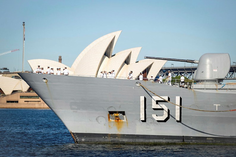 Navy welcomes big guns home for Christmas