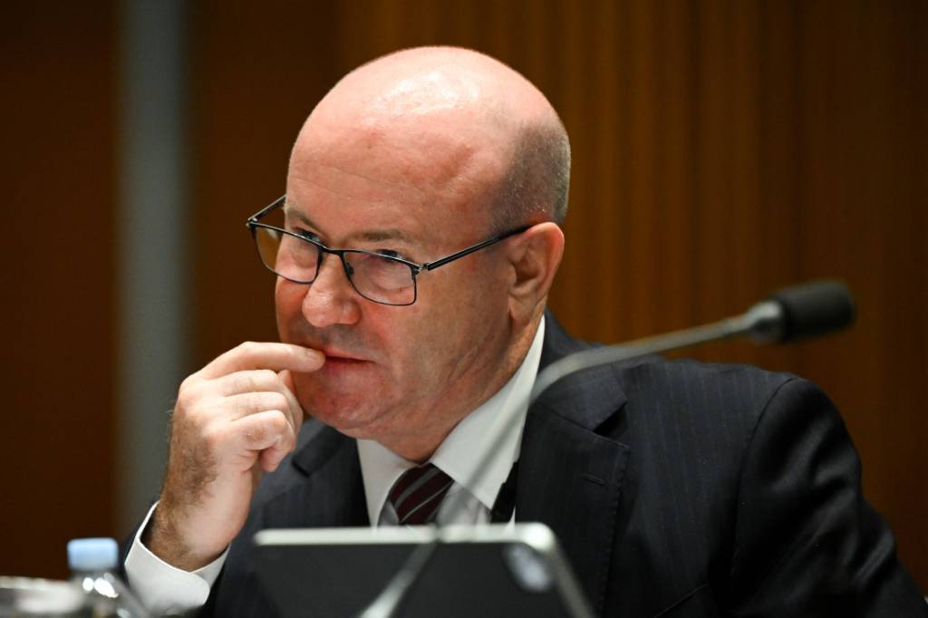 Easing contractor dependence in Defence difficult, secretary says