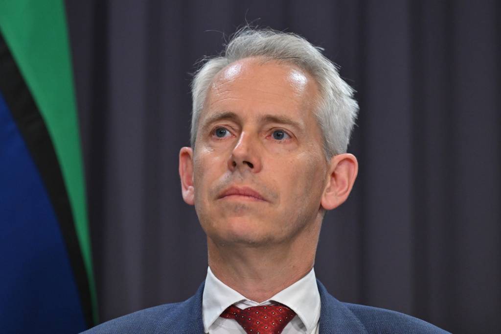 ‘Unacceptable’ visa decision delays need urgent attention
