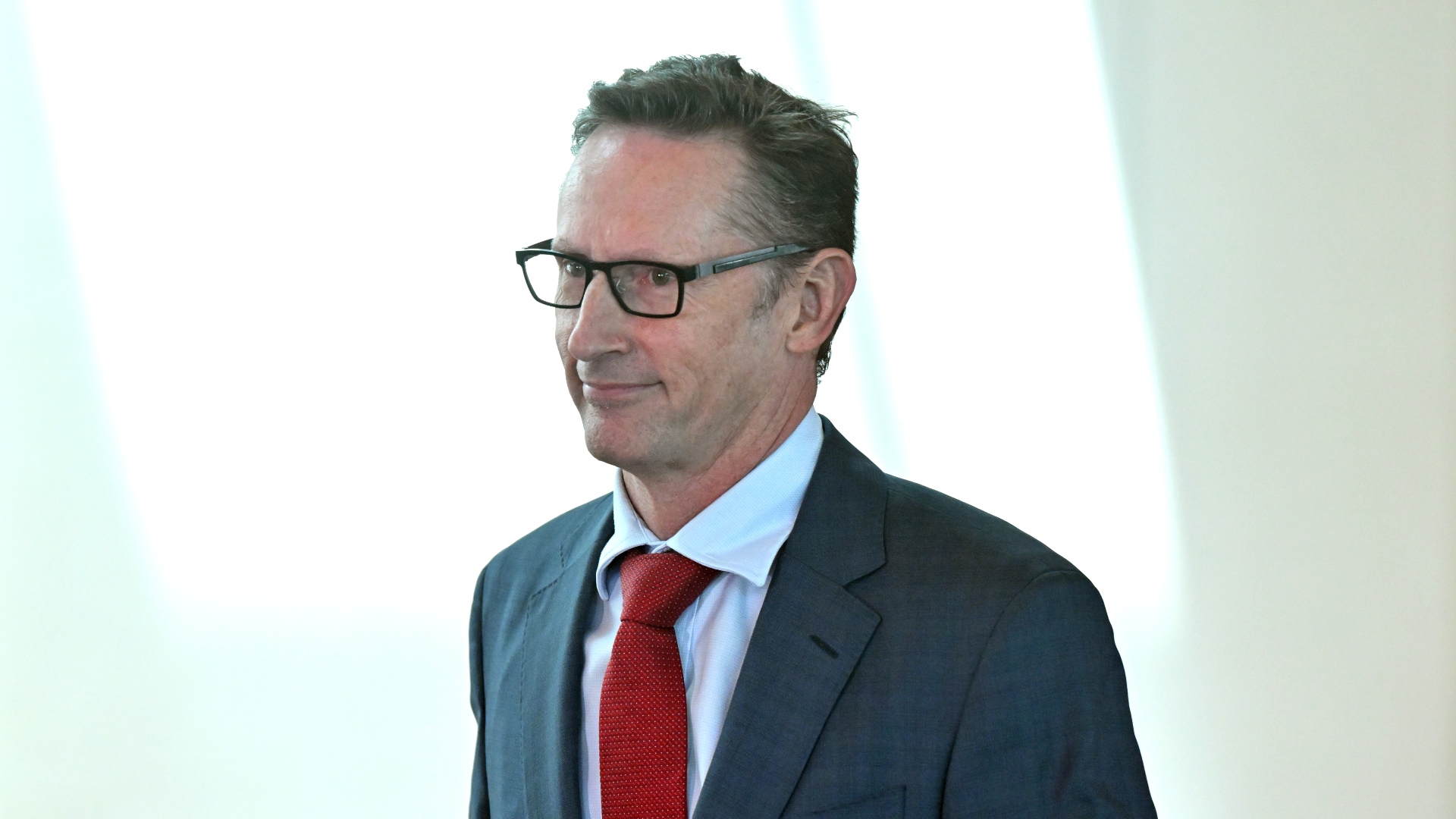 Stephen Jones calls time on politics
