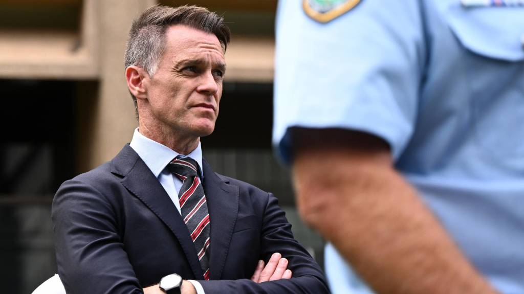 Minns extends NSW planning overhaul to his own leadership