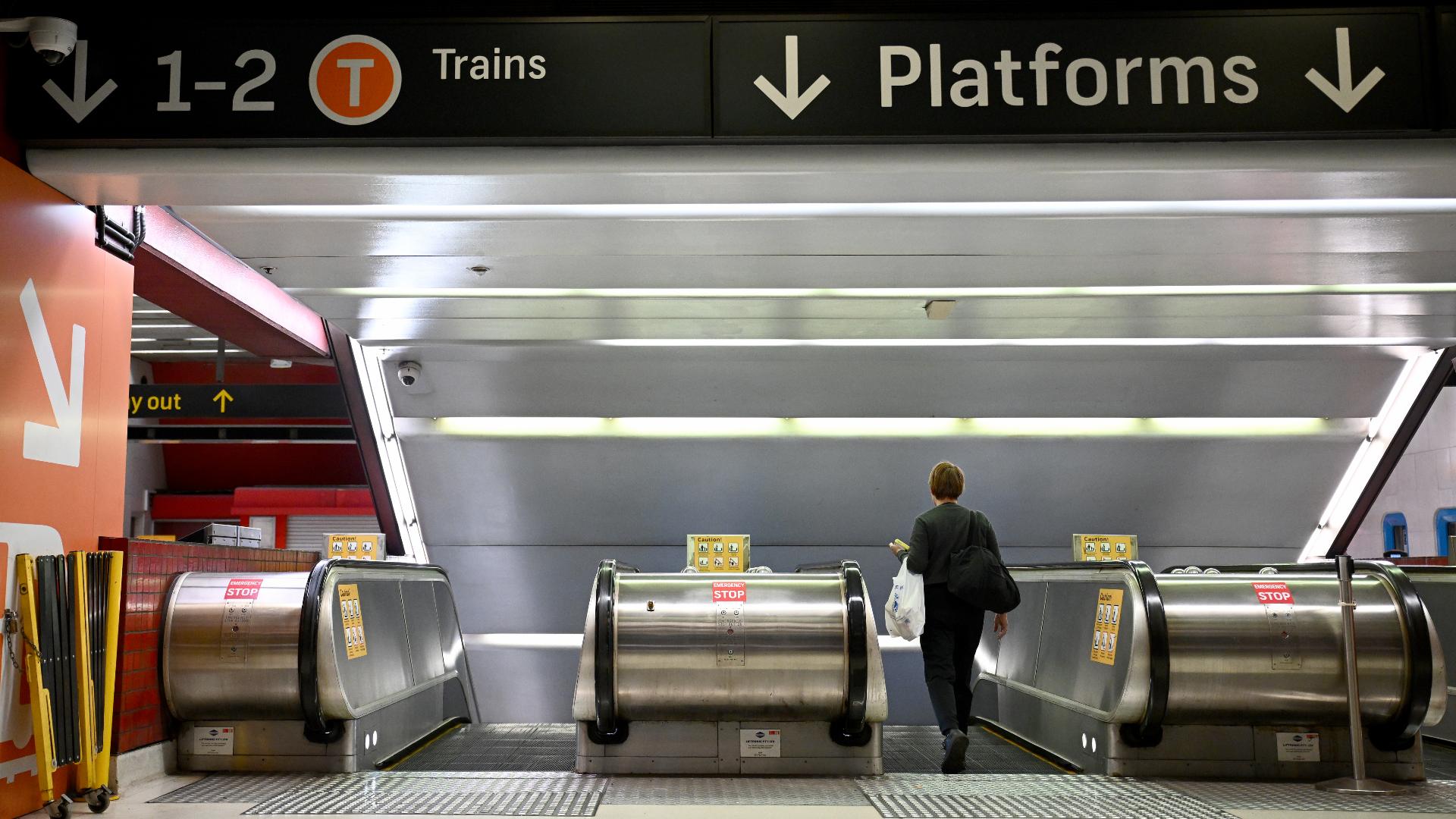 XPT replacements hit rails in NSW, retirement timetable still unavailable