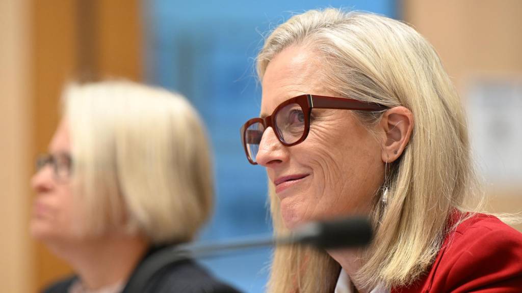 APS minister 'keen to get started' on bargaining